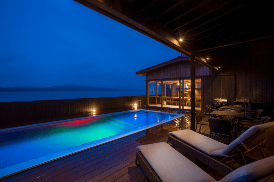 KUON | プランの詳細 | 【1組限定・2泊3日】 夜のイカ釣りチャーター＆料理人のライブキッチンで堪能する、美食の海体験