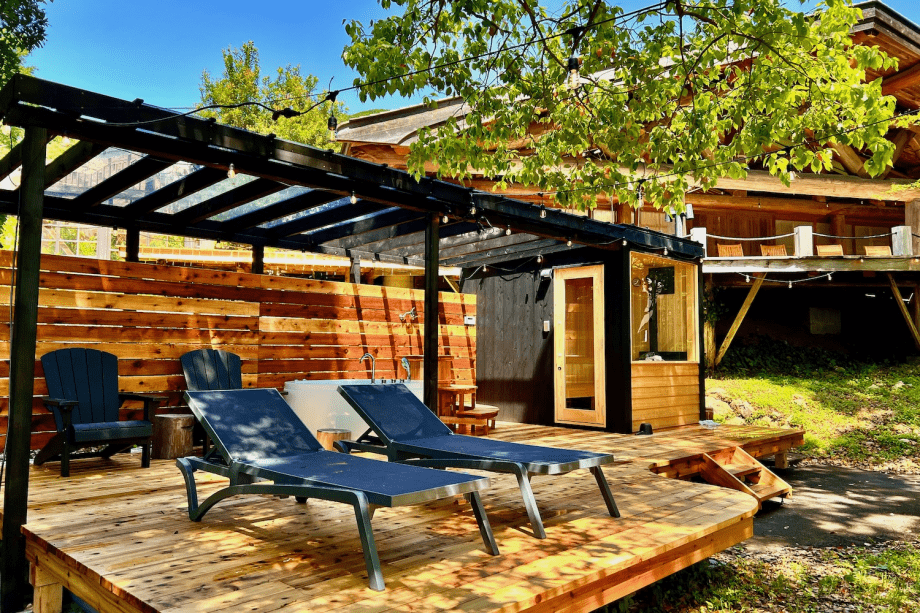 Tiny Base | プランの詳細 | 【サウナプラン】（水着着用）新緑キラキラ♪今がベストサウナシーズンです！虫も少なく気候もちょうど良い♪【素泊まり】