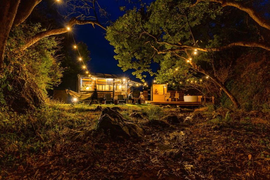 Tiny Base | プランの詳細 | 【アウトドアバスプラン】25年1月 TRAILERにもアウトドアバス誕生！(水着着用)アウトドアバスご利用できます！大自然の中で快適なひとときを。【素泊まり】