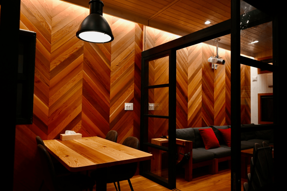 Tiny Base | The River TRAILER【サウナ＆温泉風呂誕生！街中で大満喫♪〈最大収容人数：5名様〉】 | プランを選ぶ