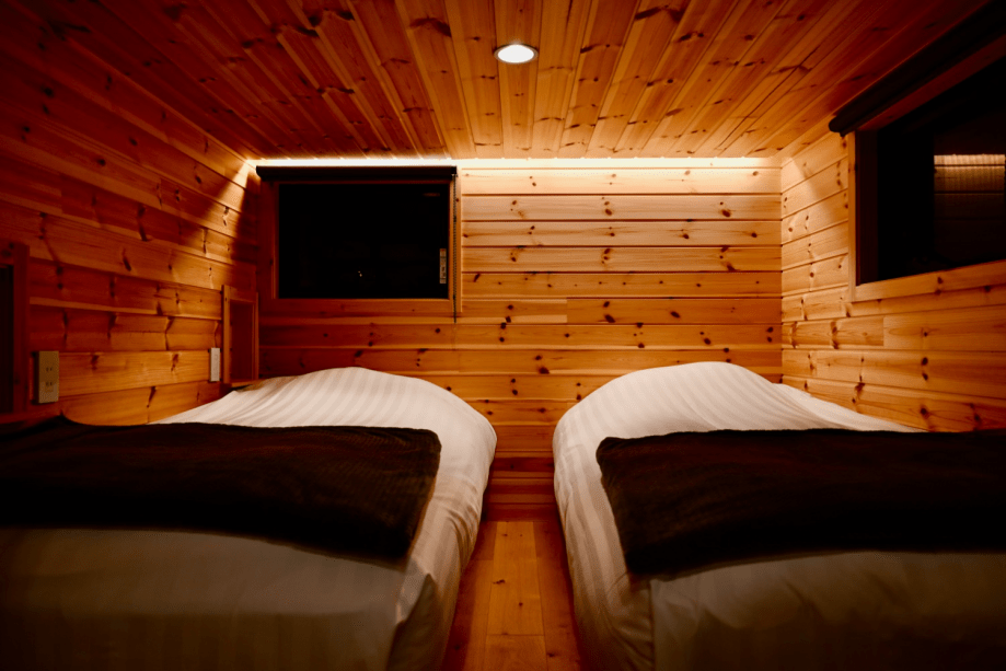 Tiny Base | The River TRAILER【街中でアクセス抜群！温泉お風呂付き♪〈最大収容人数：5名様〉】 | プランを選ぶ