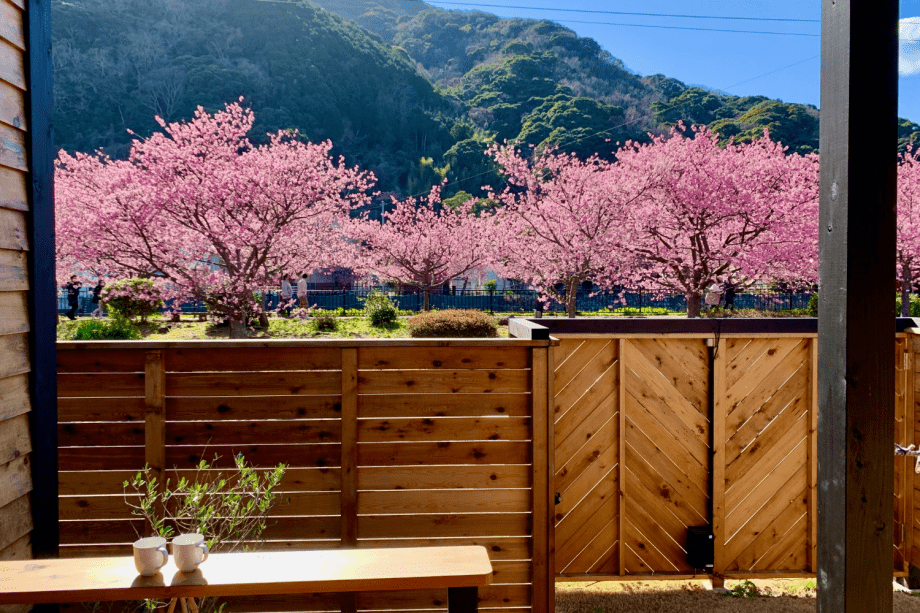 Tiny Base | The River TRAILER【サウナ＆温泉風呂誕生！街中で大満喫♪〈最大収容人数：5名様〉】 | プランを選ぶ