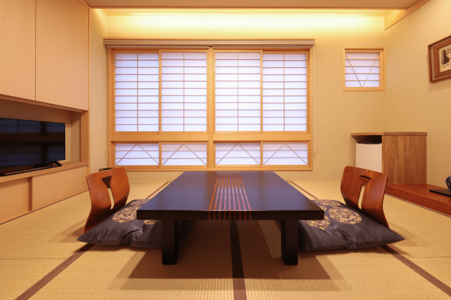 MUTSUMIKAN | Modern Japanese-Western style room with private hot spring ...